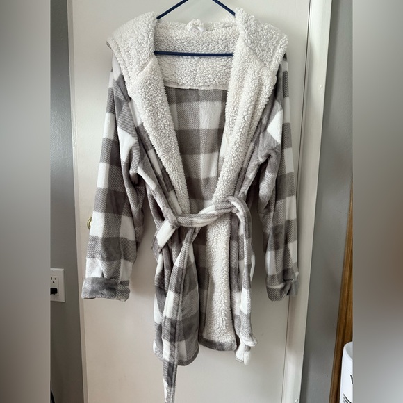 Intimates & Sleepwear | Cozy Plaid Sherpalined Robe | Poshmark